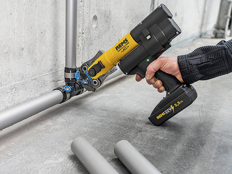 REMS: Presszangen jetzt auch für „Geberit FlowFit“ | IKZ