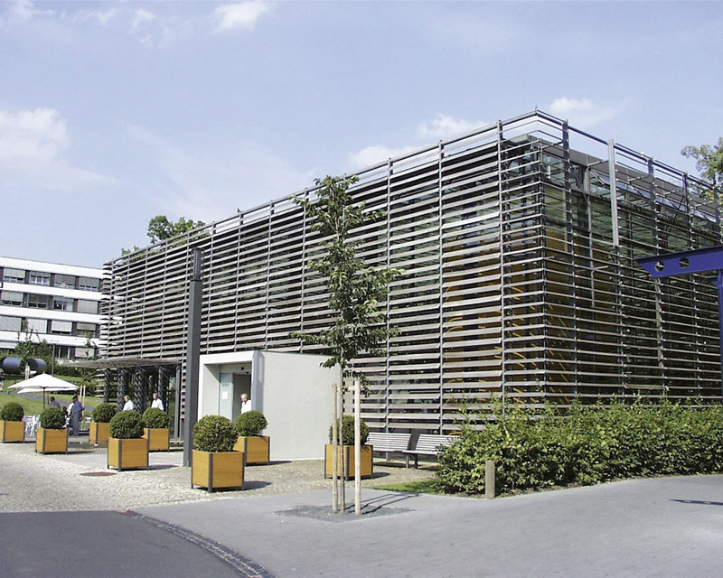 Sonderanfertigungen als Problemlöser - Montage neuer Kälteleitungen im ...